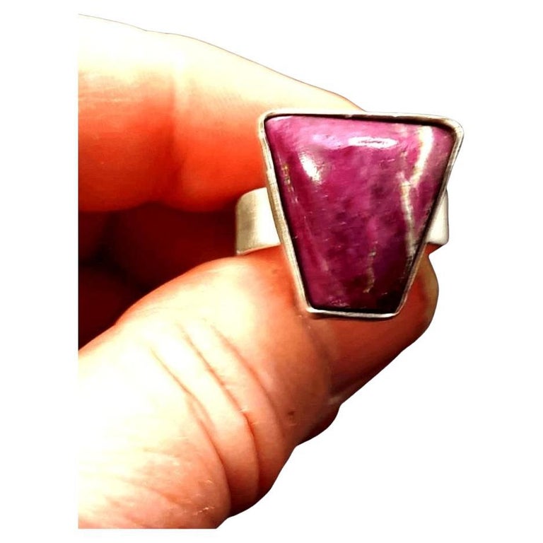 Show Off Your Style with This Contemporary Magenta Gemstone Ring For ...