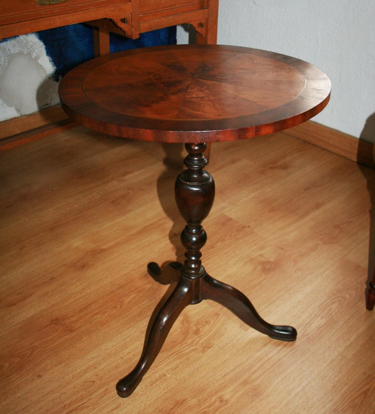 Side Table Queen Anne Style, England, 20th Century at 1stDibs