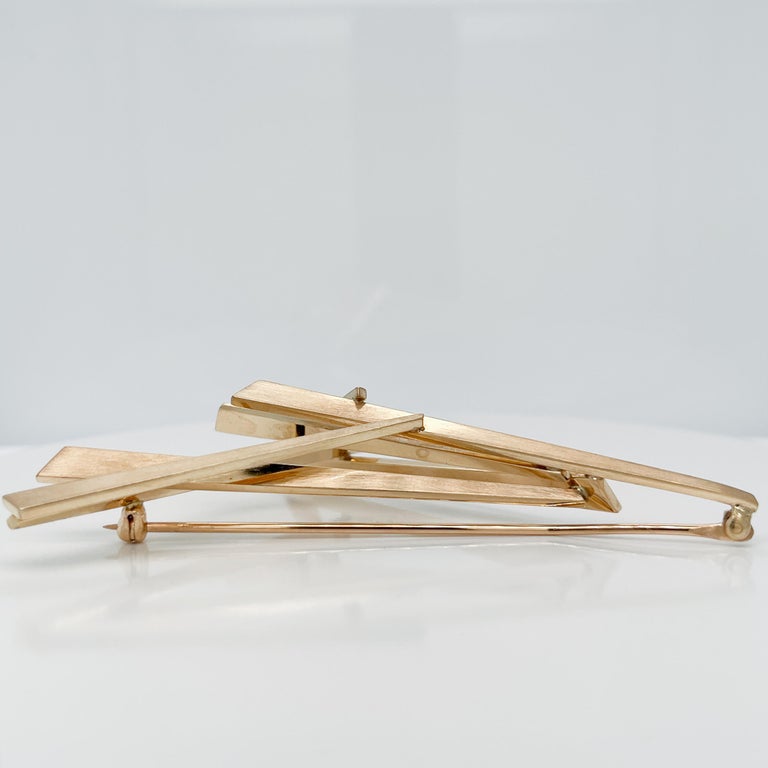 Signed Charlie March Modernist 14 Karat Gold Brooch For Sale at 1stDibs