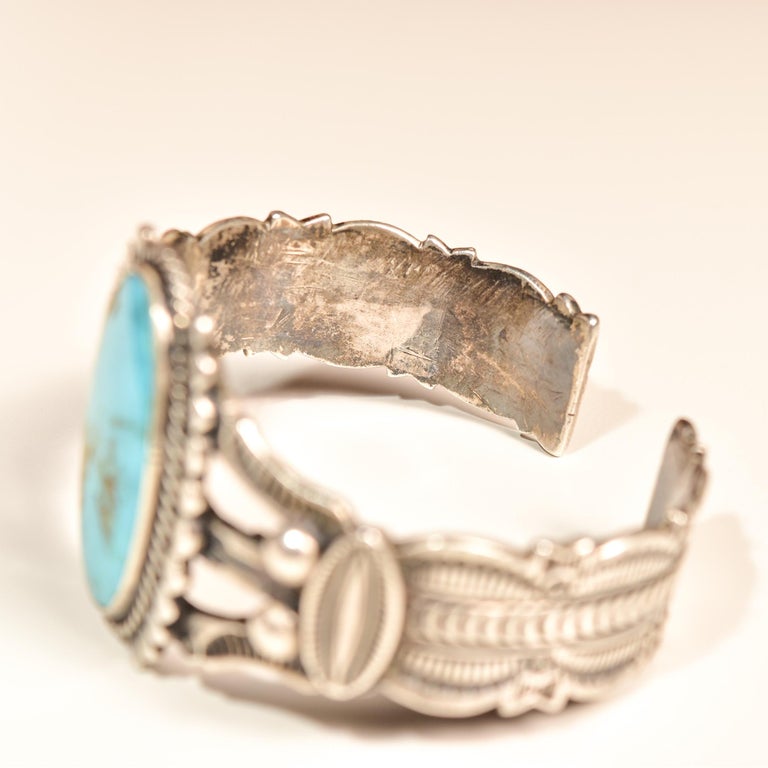 Manchette Hopi turquoise signée Morris Robinson En vente sur 1stDibs