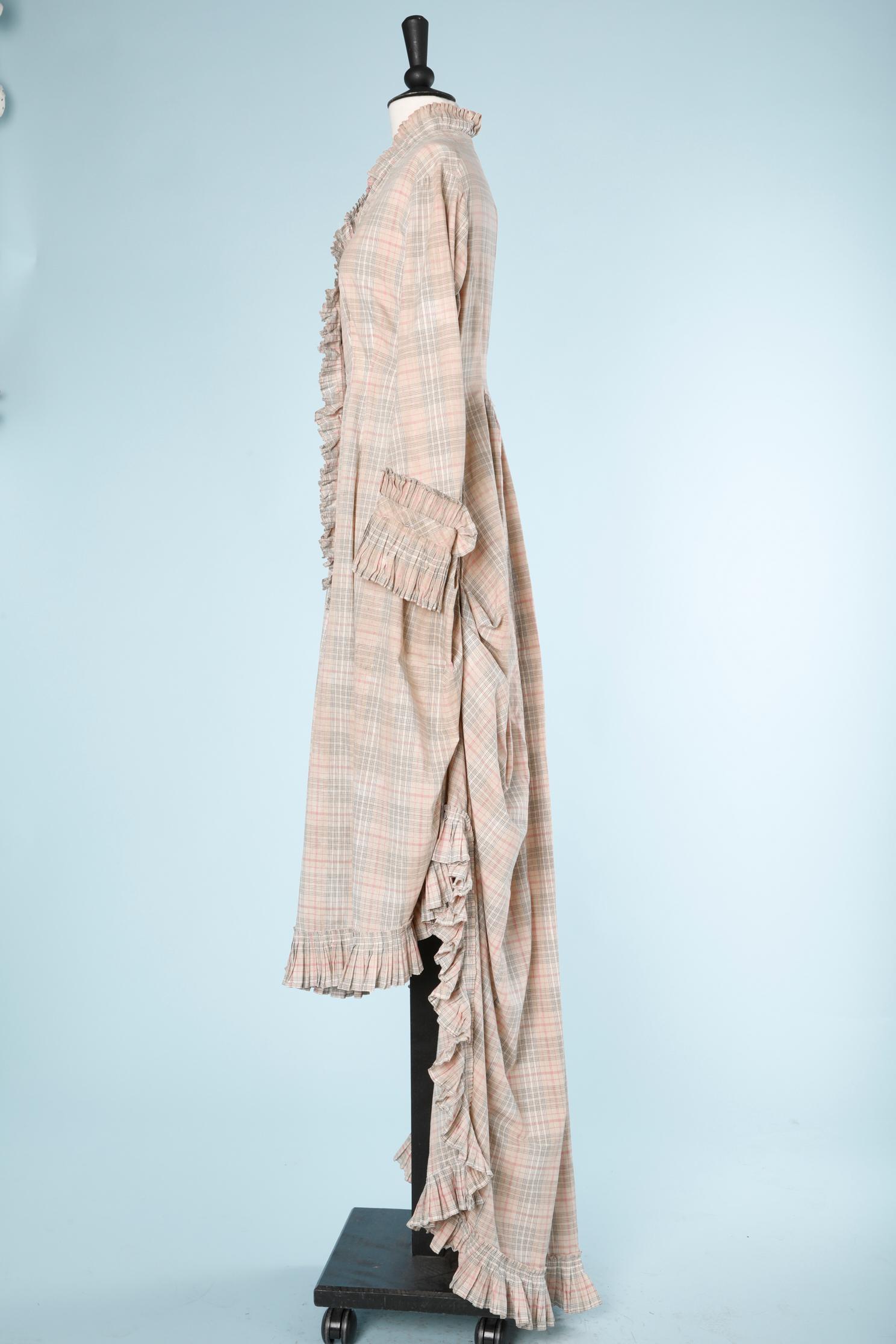 Silk "deshabillé" in check cotton with "traine" in the bottom back ...
