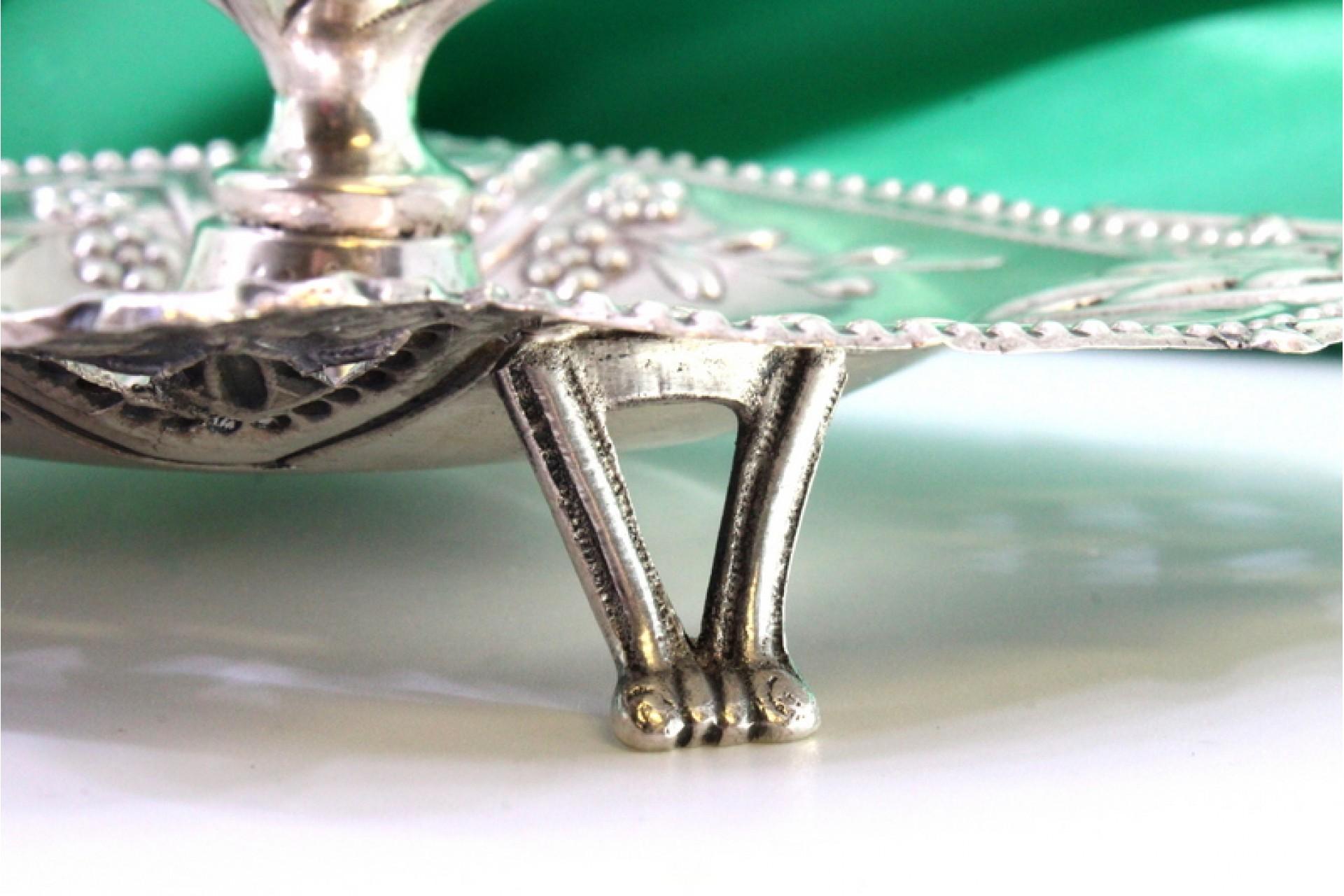 Silver paddle with pearly and shell-shaped reliefs For Sale at 1stDibs