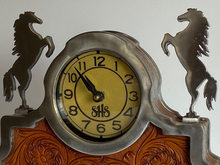 horse head clock