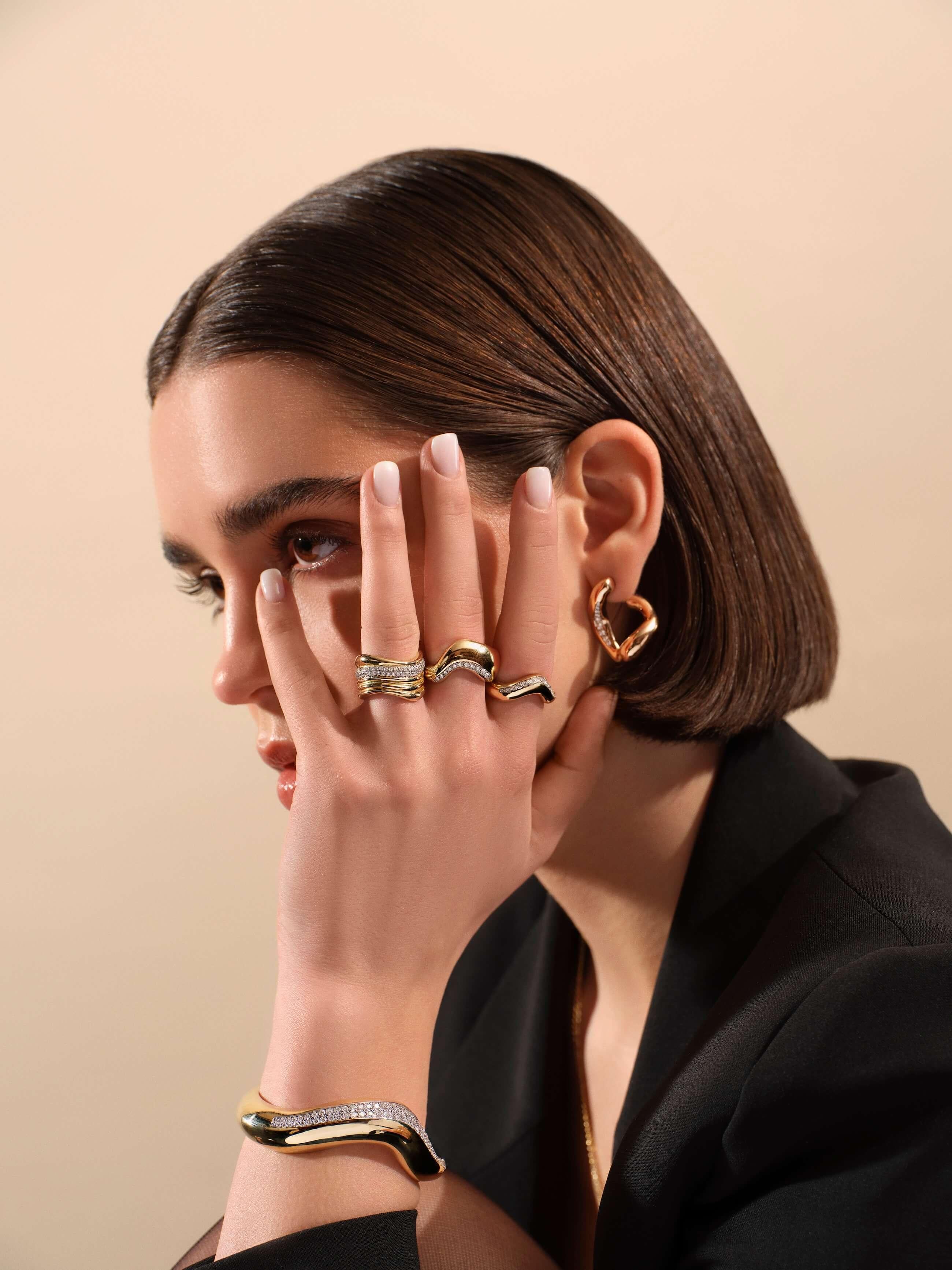 Customizable Sim and Roz 14K Yellow Gold Curved Band Ring with 0.99 ...