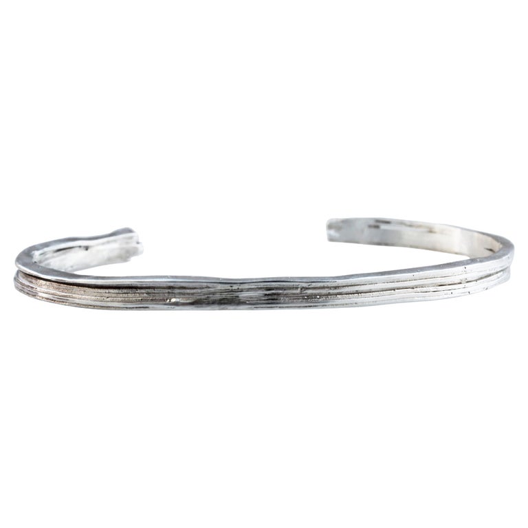 Simple Bangle Bracelet For Sale at 1stDibs