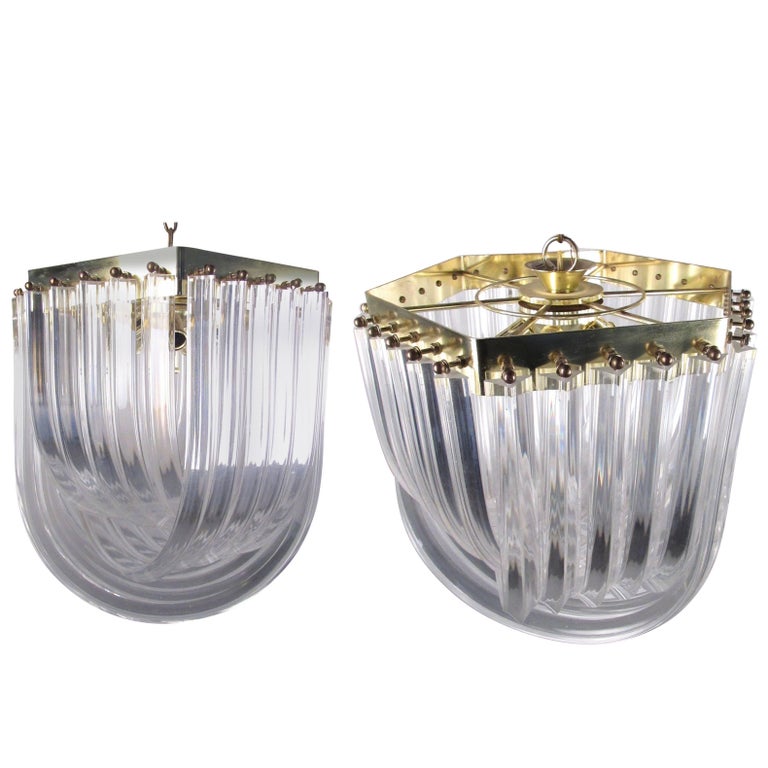 Lustre simple en Lucite En vente sur 1stDibs