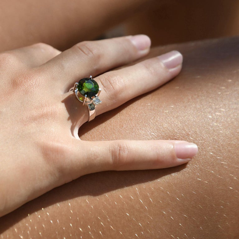 Singularity Ring with 5.20 ct Tourmaline, 0.23 ct Diamond on 18k White Gold For Sale at 1stDibs