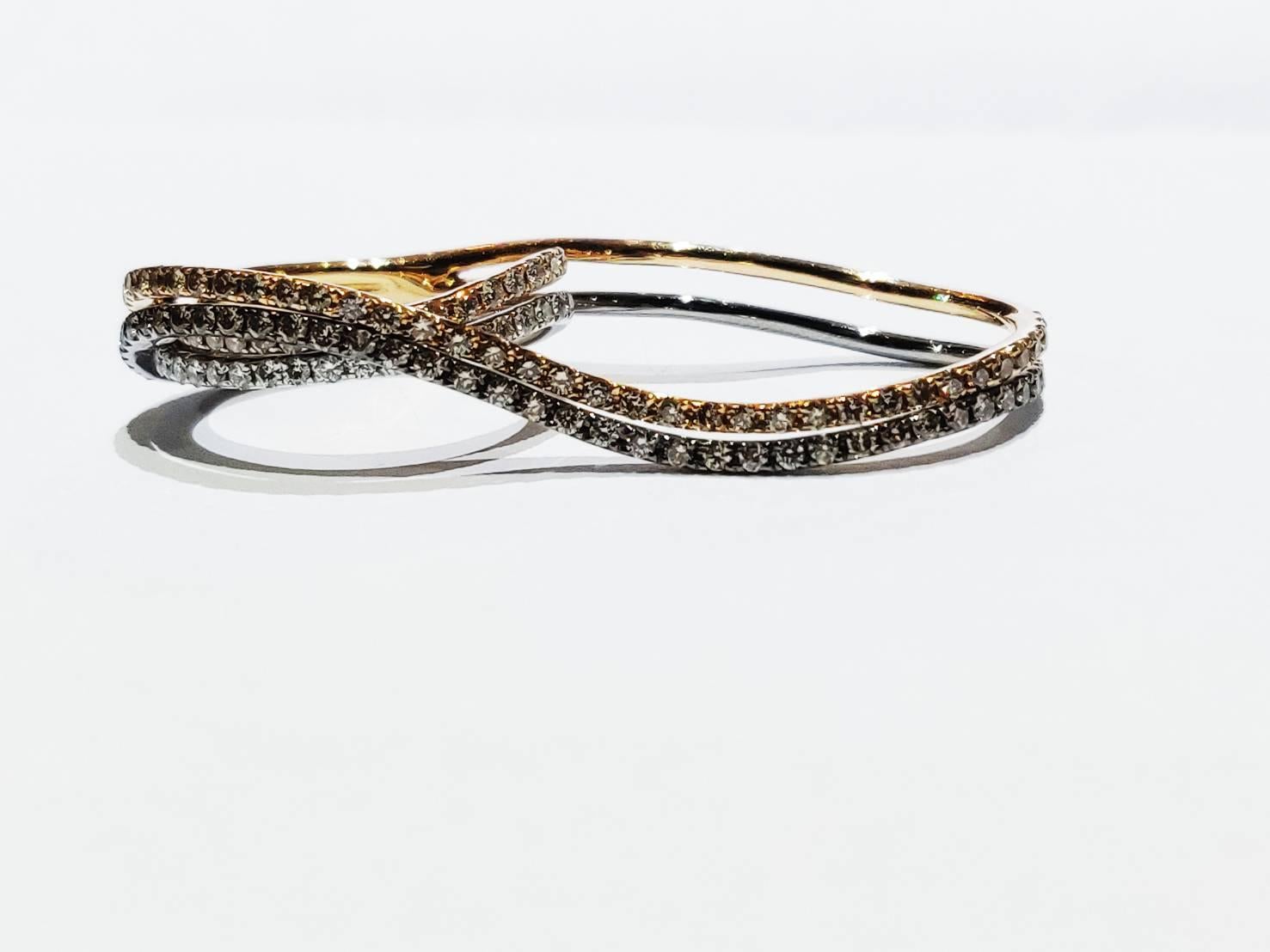 Skinny Curvy White and Champagne Diamond 18K Gold Two-Finger Double Ring Set For Sale at 1stDibs