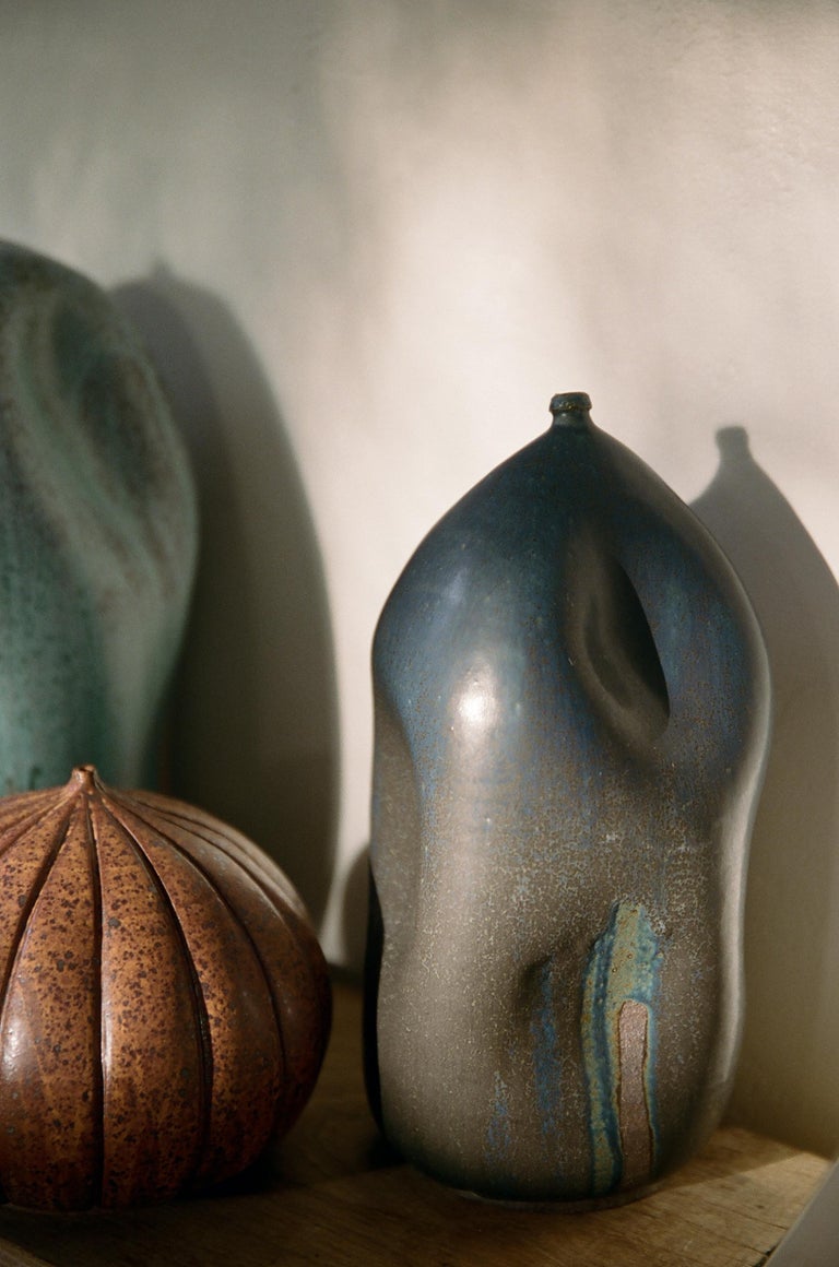 Skoby Joe Vase en céramique bleue Wabi Sabi / Mid-Century Modern En ...