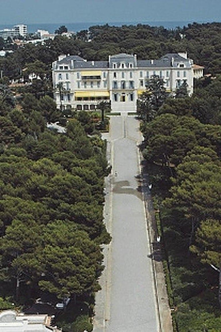 Slim Aarons - View of Hotel du Cap, Eden Roc - Slim Aarons, 20th ...