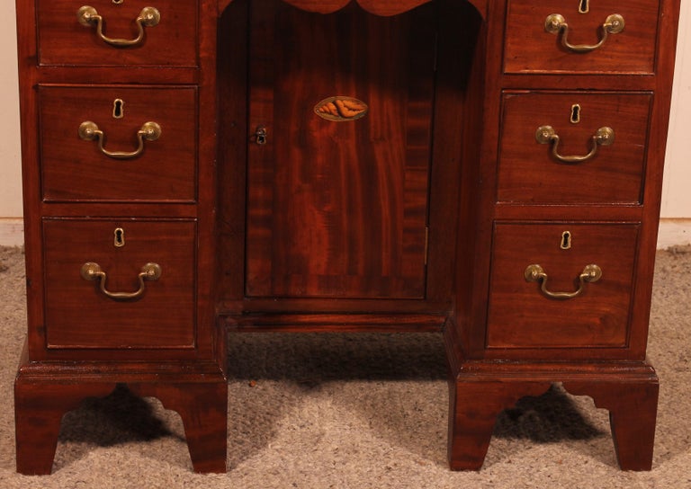 Small 18th Century Mahogany Kneehole Desk George III For Sale at 1stDibs