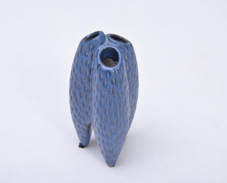 Small Blue Midcentury Three Stemed Vase For Sale at 1stDibs