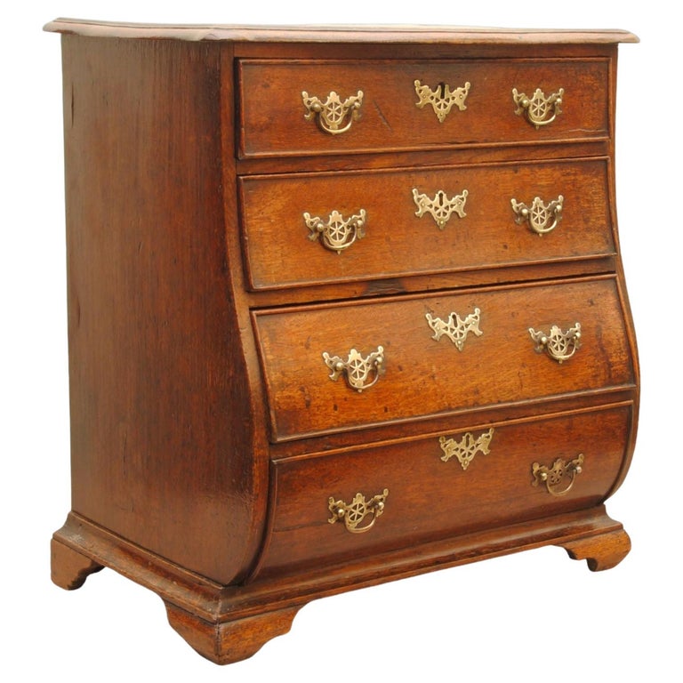 Small Bombe Fronted 18th Century Oak Chest For Sale at 1stDibs