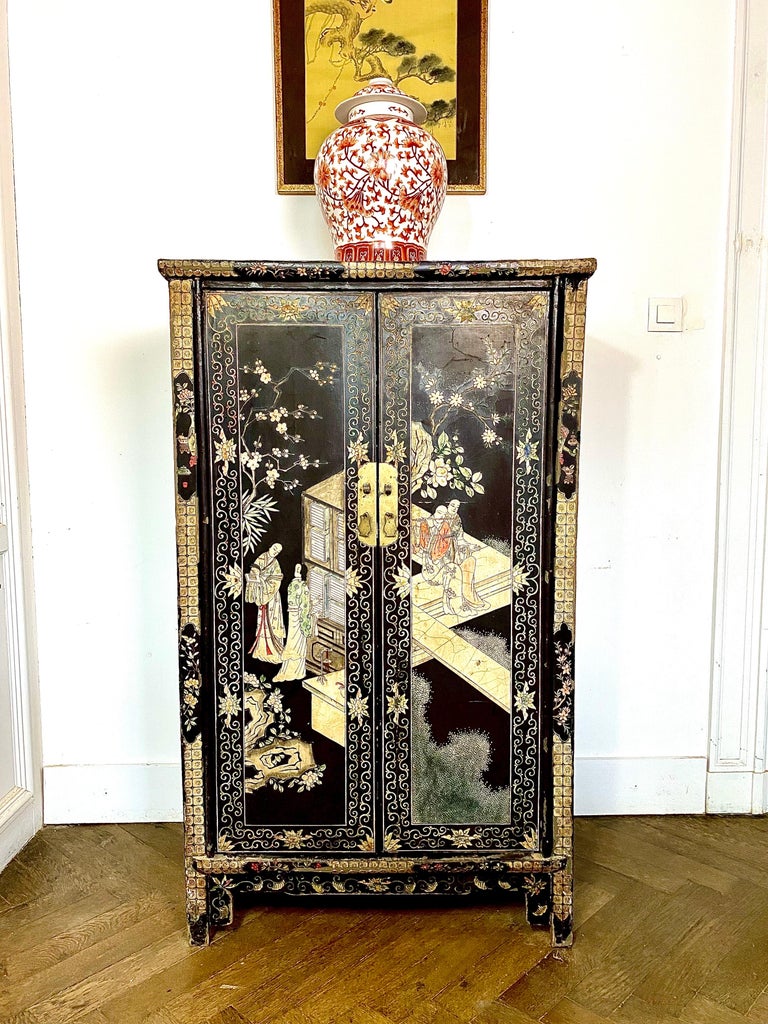 Small Chinese Black Lacquered Wardrobe 19th Century For Sale at 1stDibs
