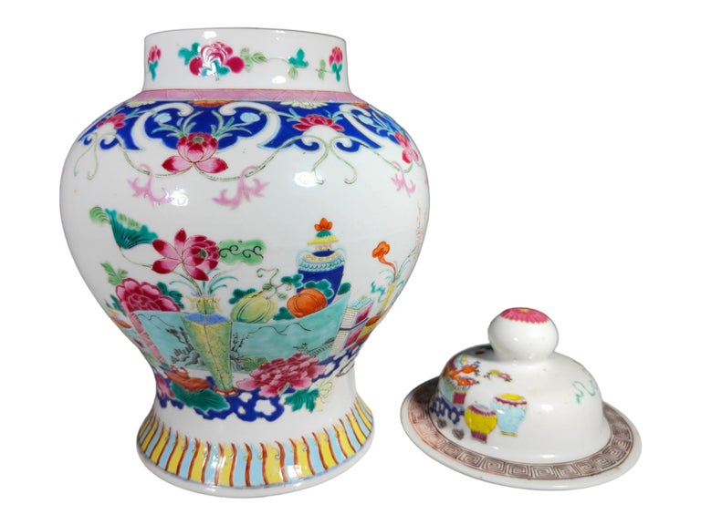Small Chinese Vase from the 18th Century For Sale at 1stDibs