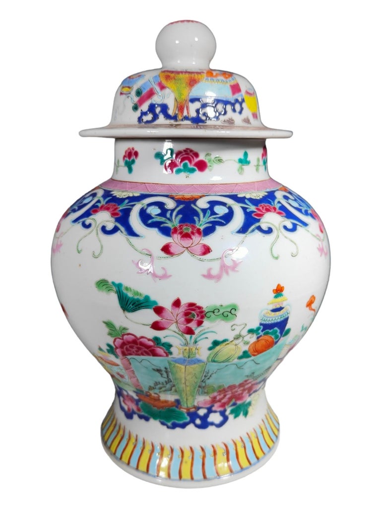 Small Chinese Vase from the 18th Century For Sale at 1stDibs
