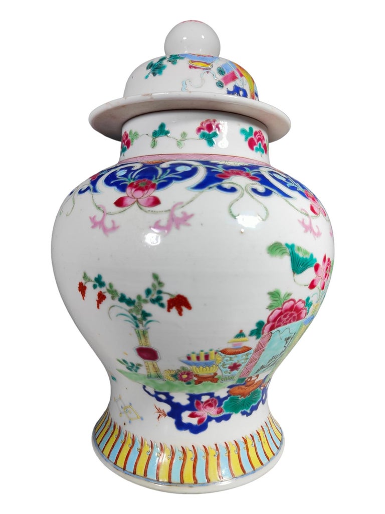 Small Chinese Vase from the 18th Century For Sale at 1stDibs