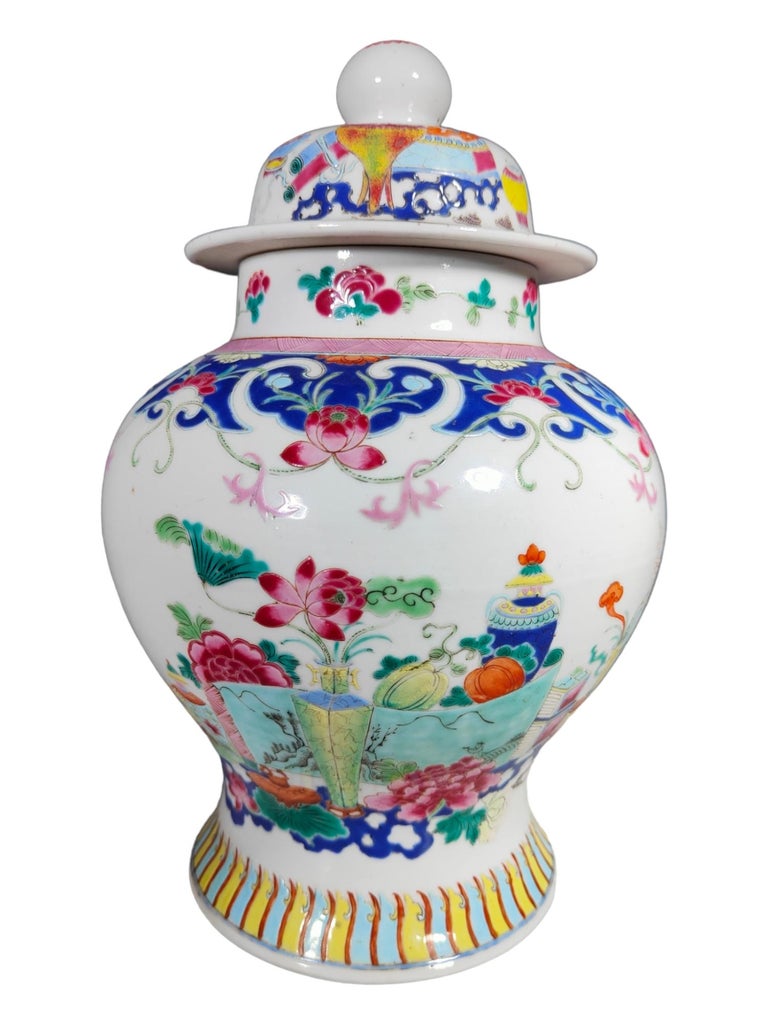 Small Chinese Vase from the 18th Century For Sale at 1stDibs