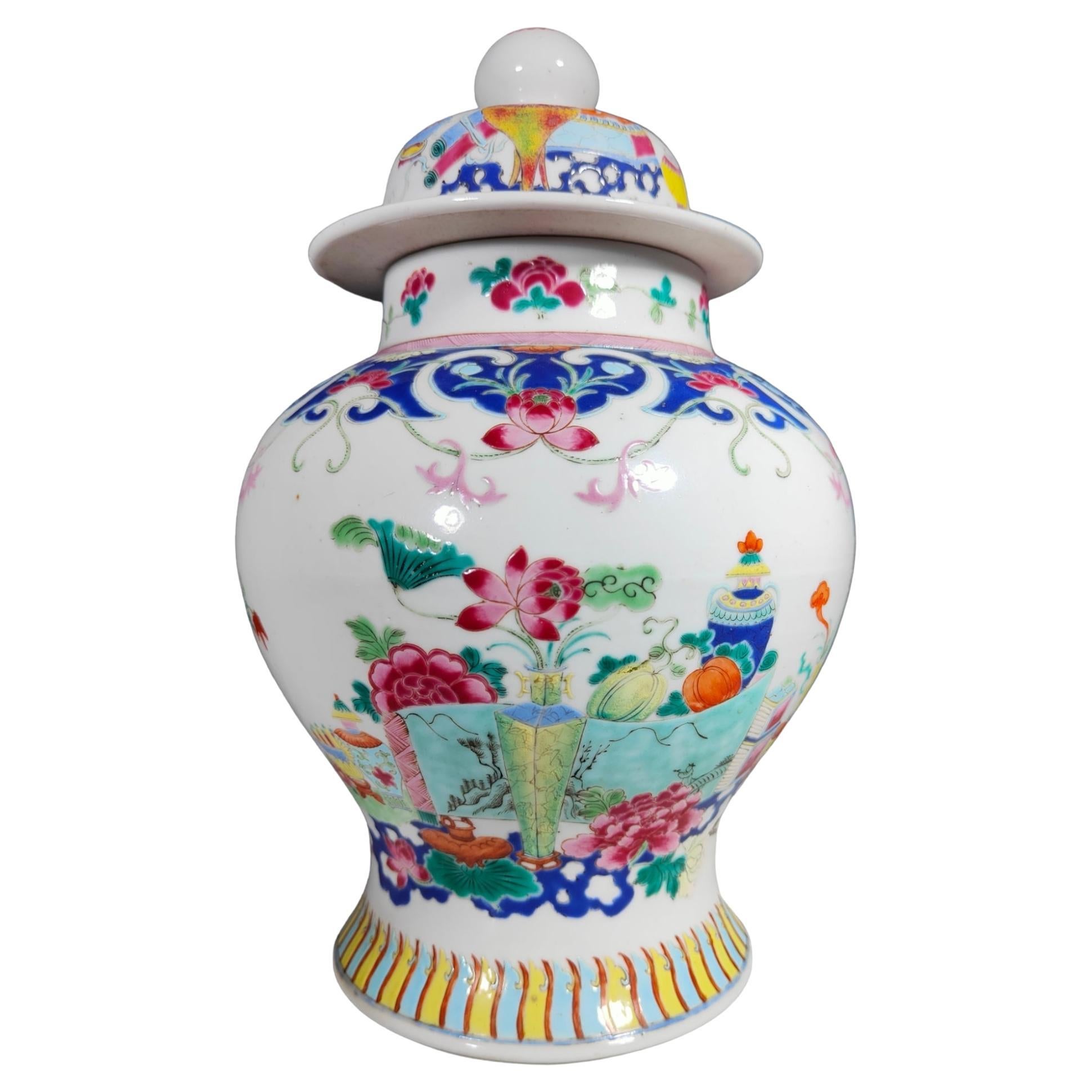 Small Chinese Vase from the 18th Century For Sale at 1stDibs