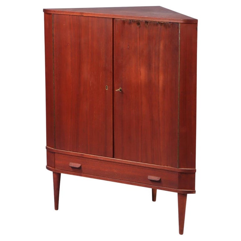 Small Danish Modern Corner Unit in Teak For Sale at 1stDibs