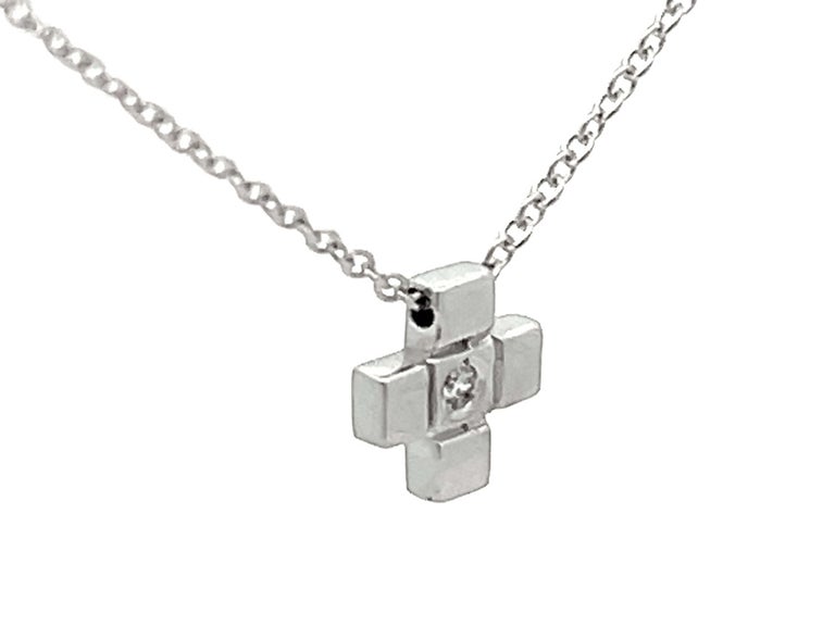 Small Diamond Cross Necklace in 18k White Gold For Sale at 1stDibs