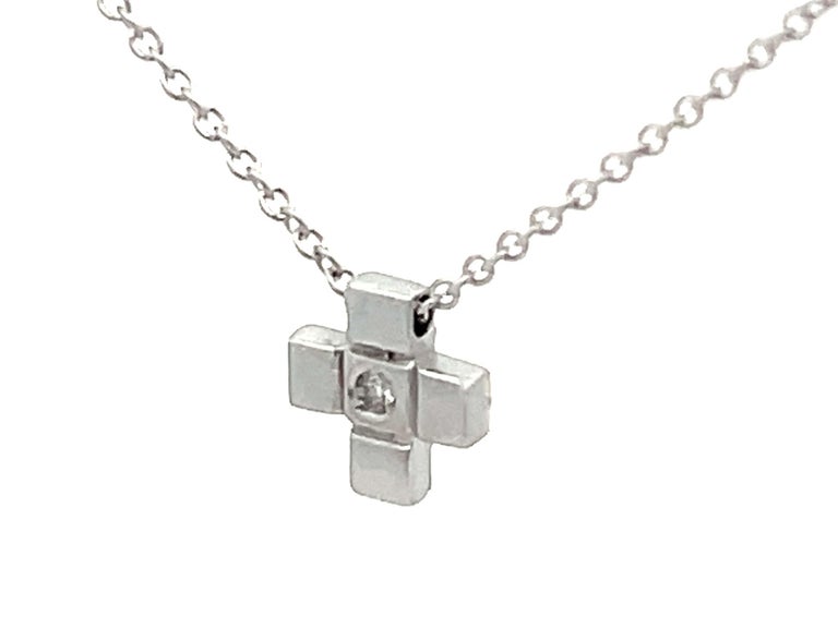 Small Diamond Cross Necklace in 18k White Gold For Sale at 1stDibs