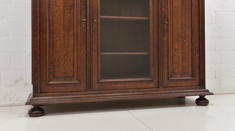Small Low Display Cabinet in Solid Oak, 1930 For Sale at 1stDibs