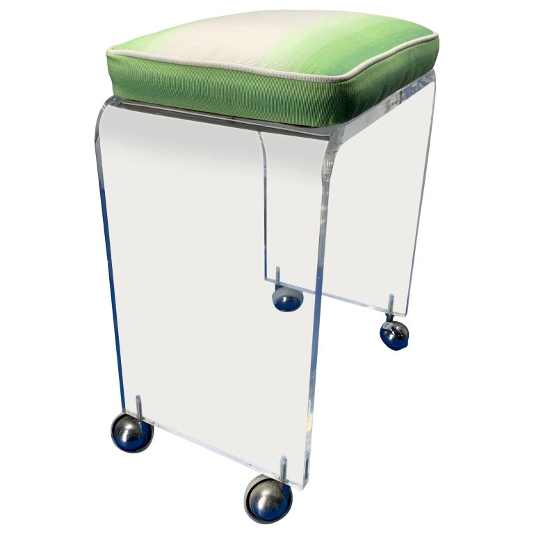 Small Mid-Century Modern Waterfall Lucite Stool Or Bench On Wheels at ...