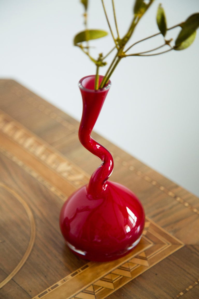 Small Mid Century Red Twisted Vase, Europe, 1960s For Sale at 1stDibs