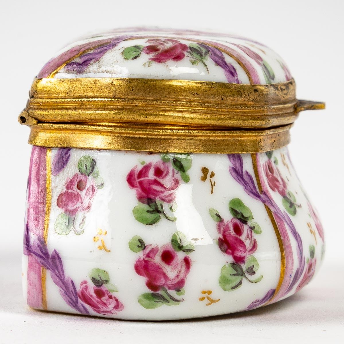 Small Perfume Bottle and Pill Box, 19th Century For Sale at 1stDibs