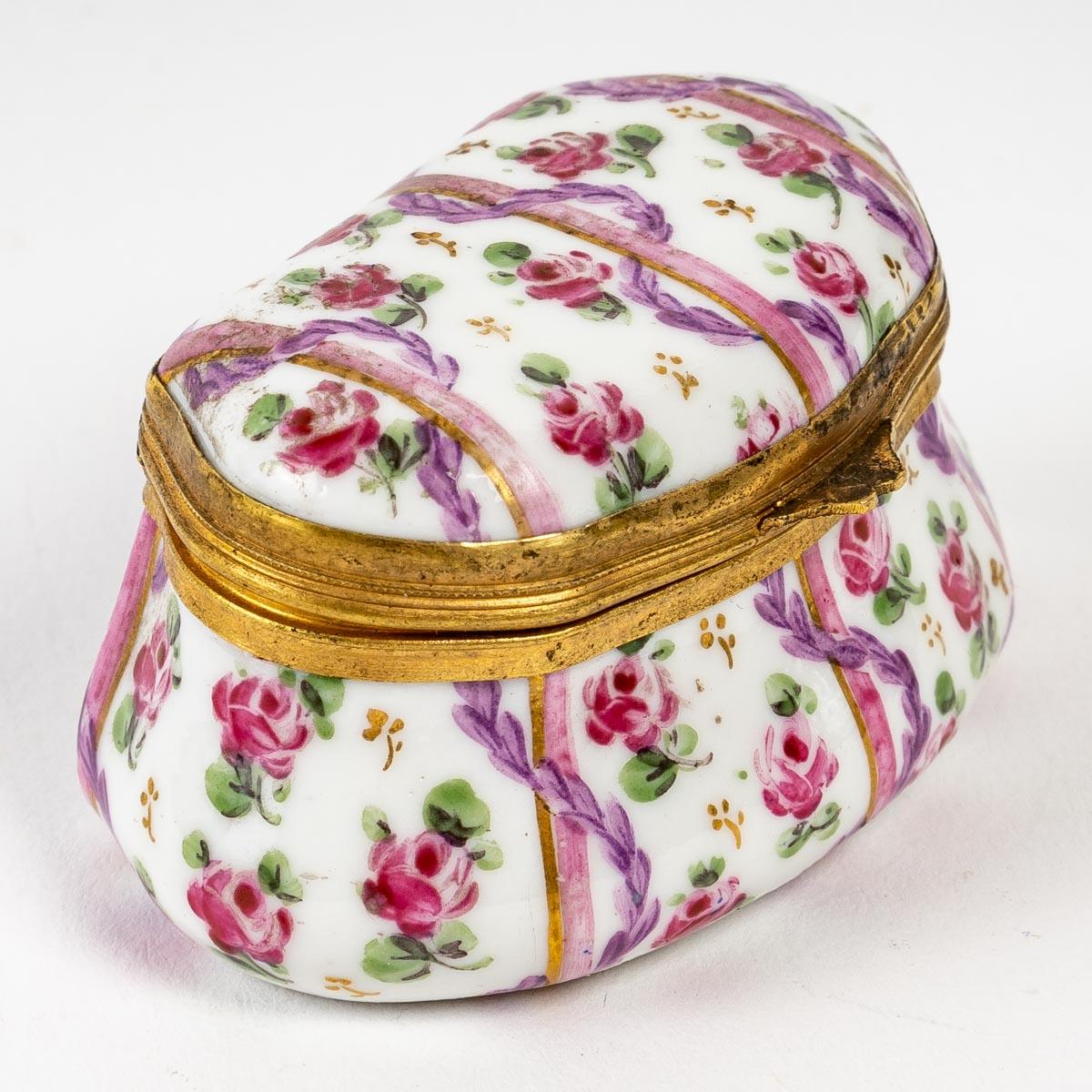 Small Perfume Bottle and Pill Box, 19th Century For Sale at 1stDibs