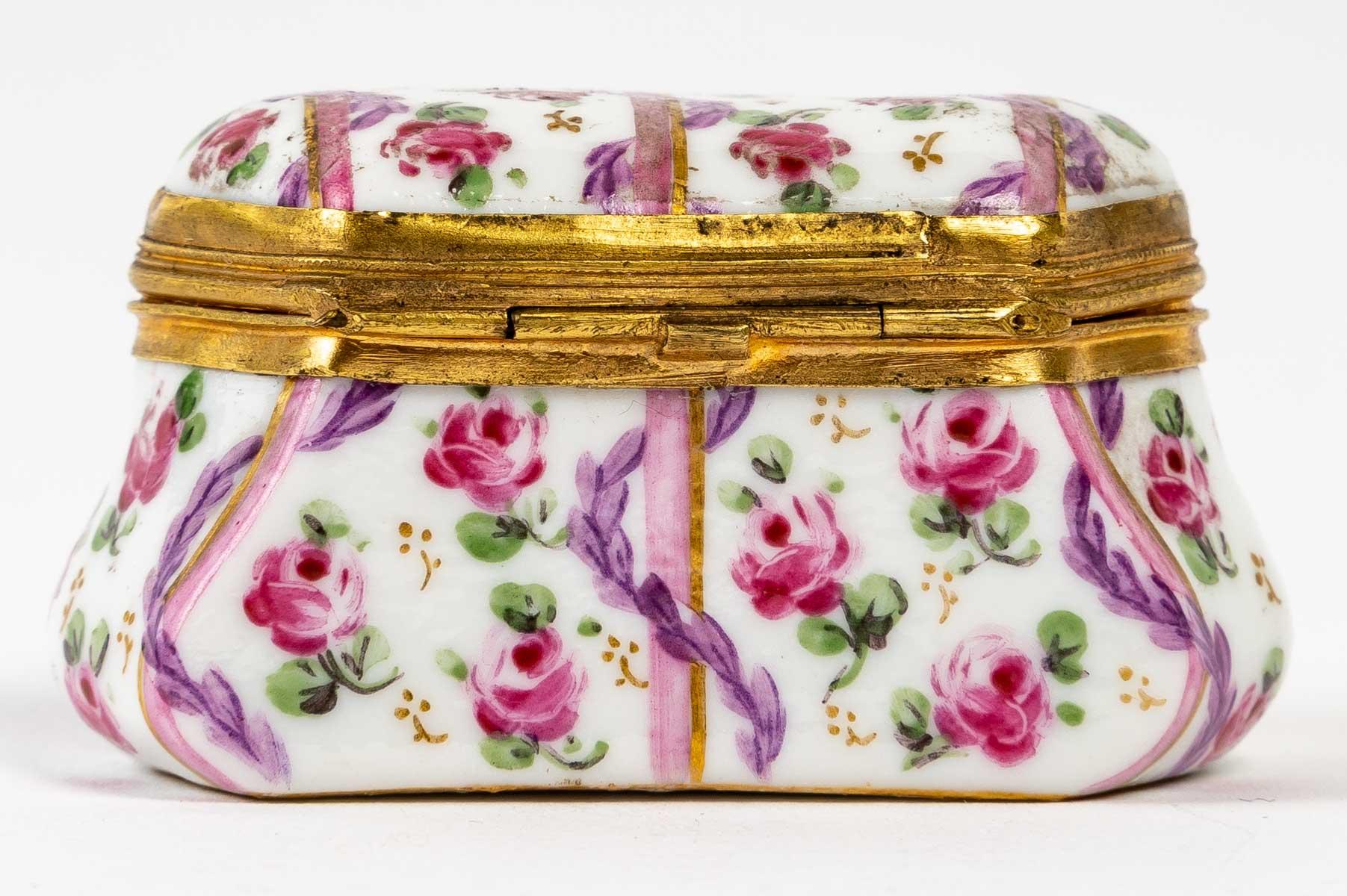Small Perfume Bottle and Pill Box, 19th Century For Sale at 1stDibs