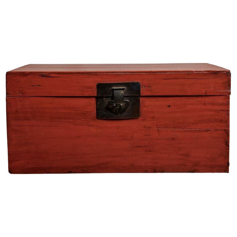 Petite commode en cèdre rouge En vente sur 1stDibs