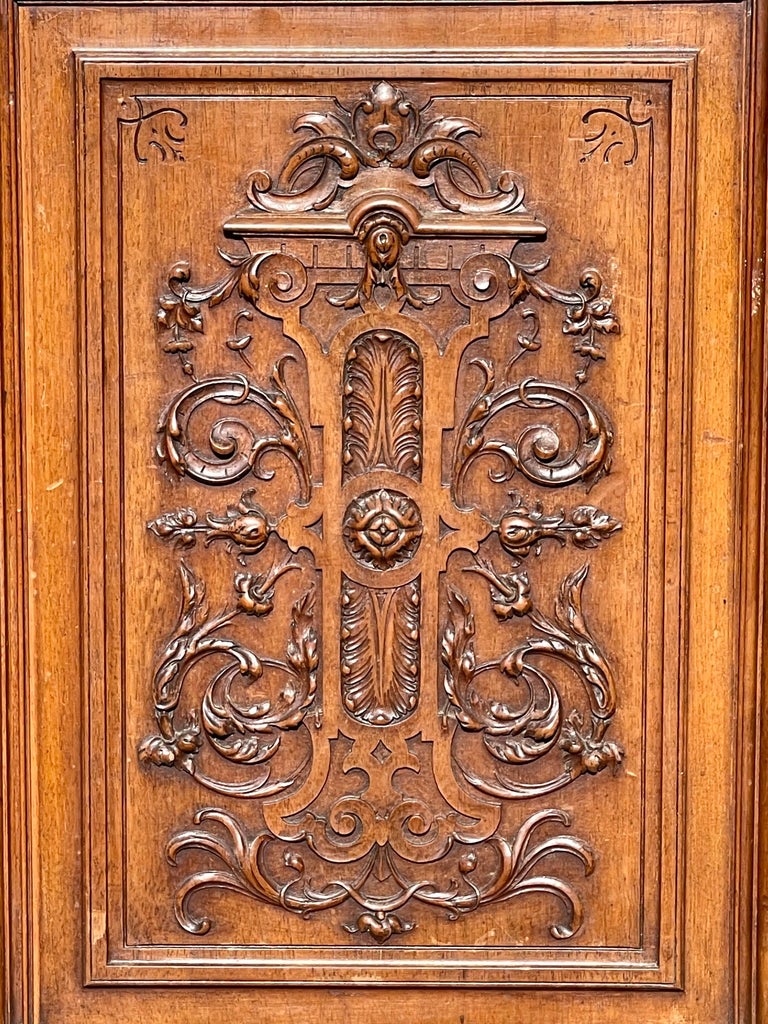Small Renaissance Style Walnut Buffet, 19th century For Sale at 1stDibs