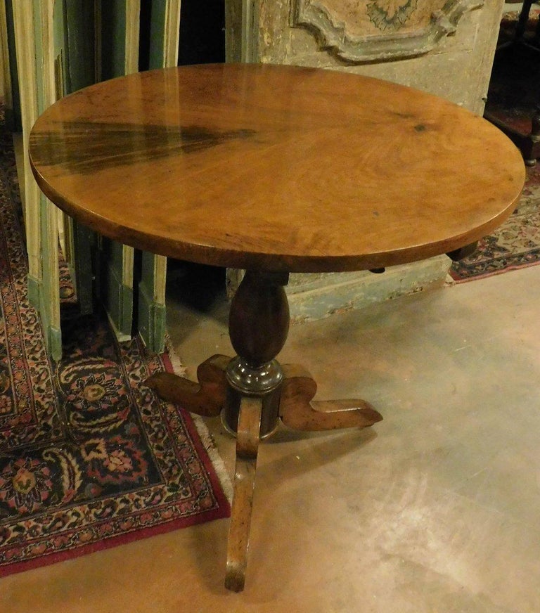 Small table in walnut for living room, with "sail" opening, 19th ...