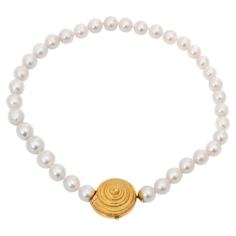 Snail Shell Pearl Necklace with Watch-Like Clasp For Sale at 1stDibs