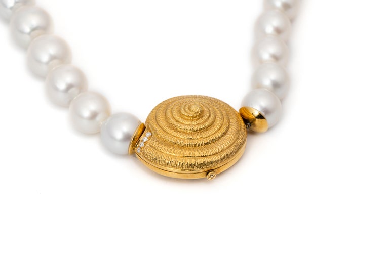 Snail Shell Pearl Necklace with Watch-Like Clasp For Sale at 1stDibs