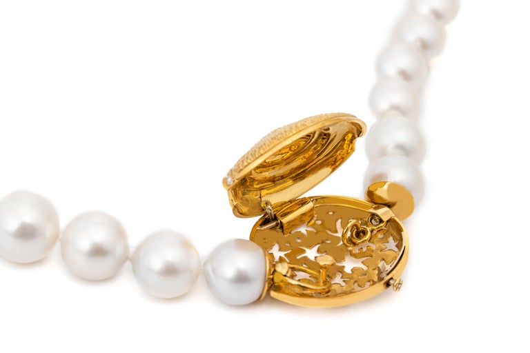 Snail Shell Pearl Necklace with Watch-Like Clasp For Sale at 1stDibs