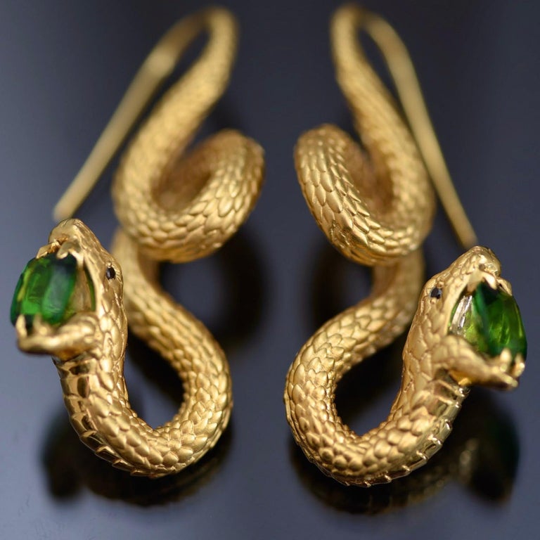 "Snakes" Earrings 5,11 Carat Intense Green Tsavorite 18 Karat Matte ...