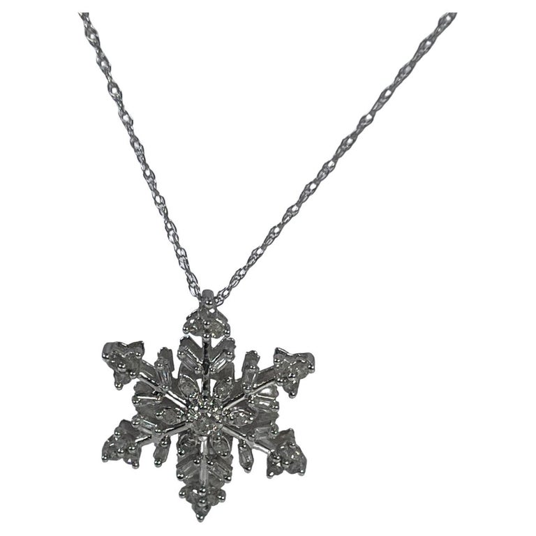 Snowflake Diamond Pendant Necklace 10KT White Gold For Sale at 1stDibs