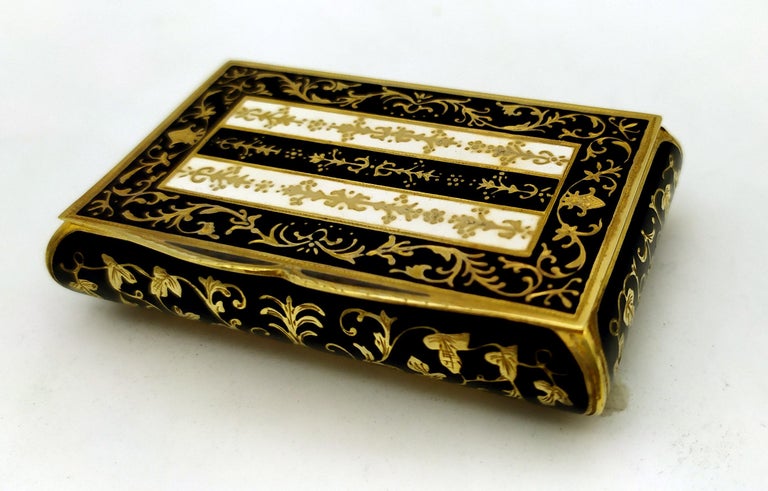 Snuff Box Hand-Engraved Black and White Enamel Guilloche Salimbeni For ...