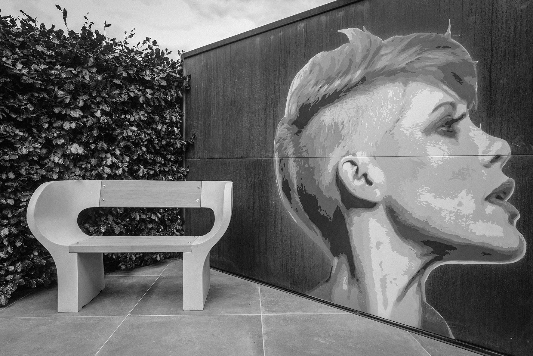 Concrete and Timber Outdoor Snug Bench, 160cm wide For Sale at 1stDibs