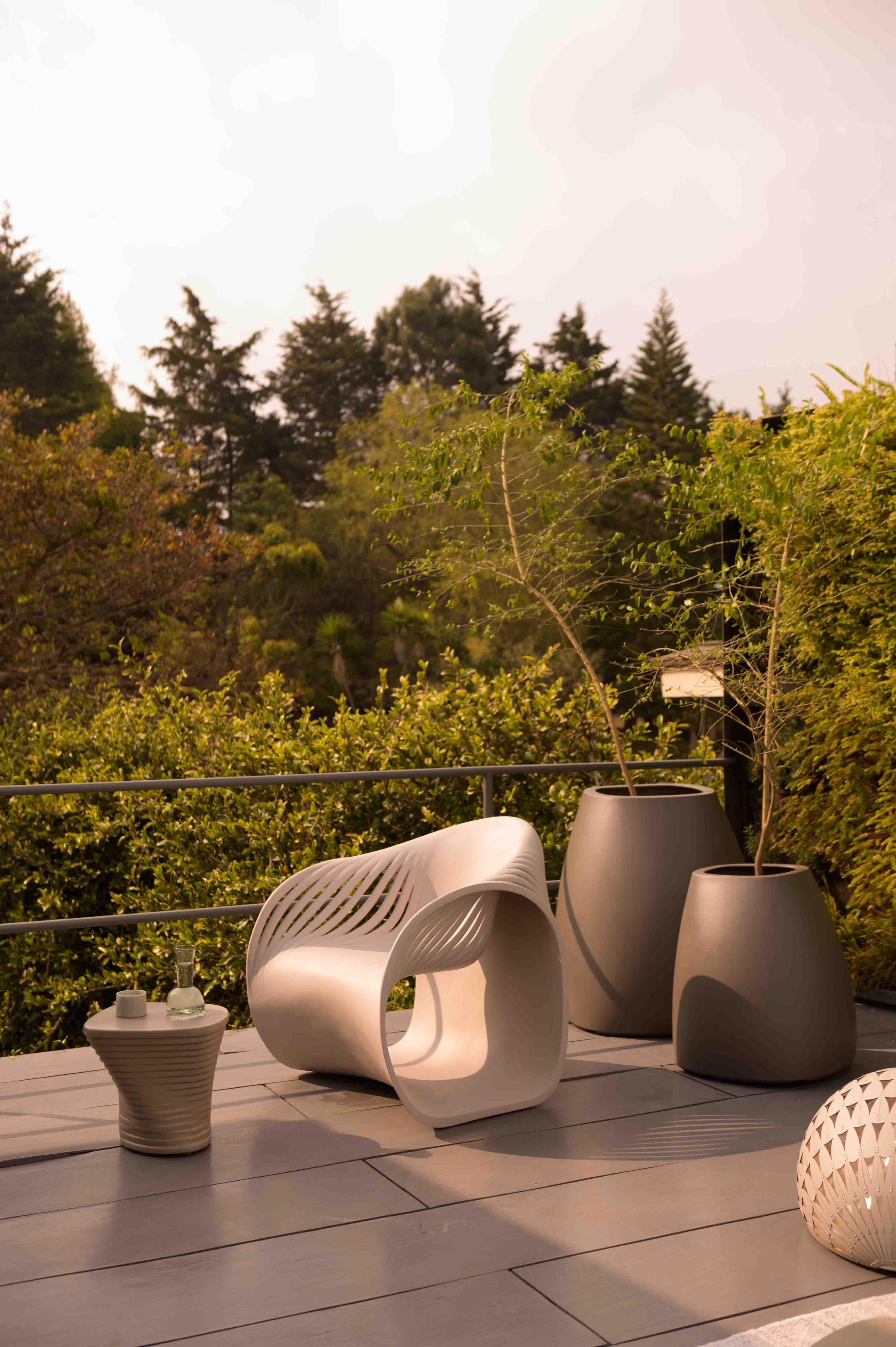 Soave Large by Piegatto, a Sculptural Planter For Sale at 1stDibs