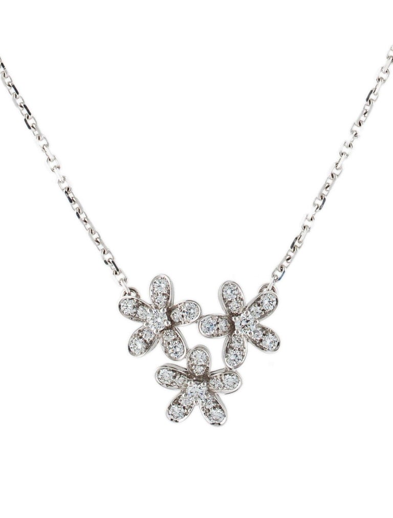 Socrate 3 Flowers Van Cleef and Arpels Necklace 0.91 Carat Diamond 18 ...