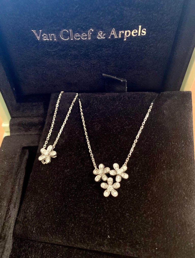 Socrate 3 Flowers Van Cleef and Arpels Necklace 0.91 Carat Diamond 18 ...