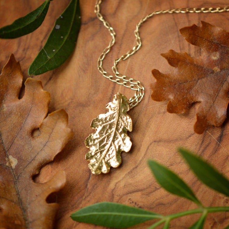 Solid 18 Carat Gold Oak Leaf Pendant For Sale at 1stDibs