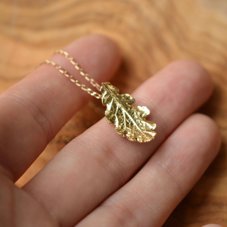 Solid 18 Carat Gold Oak Leaf Pendant For Sale at 1stDibs