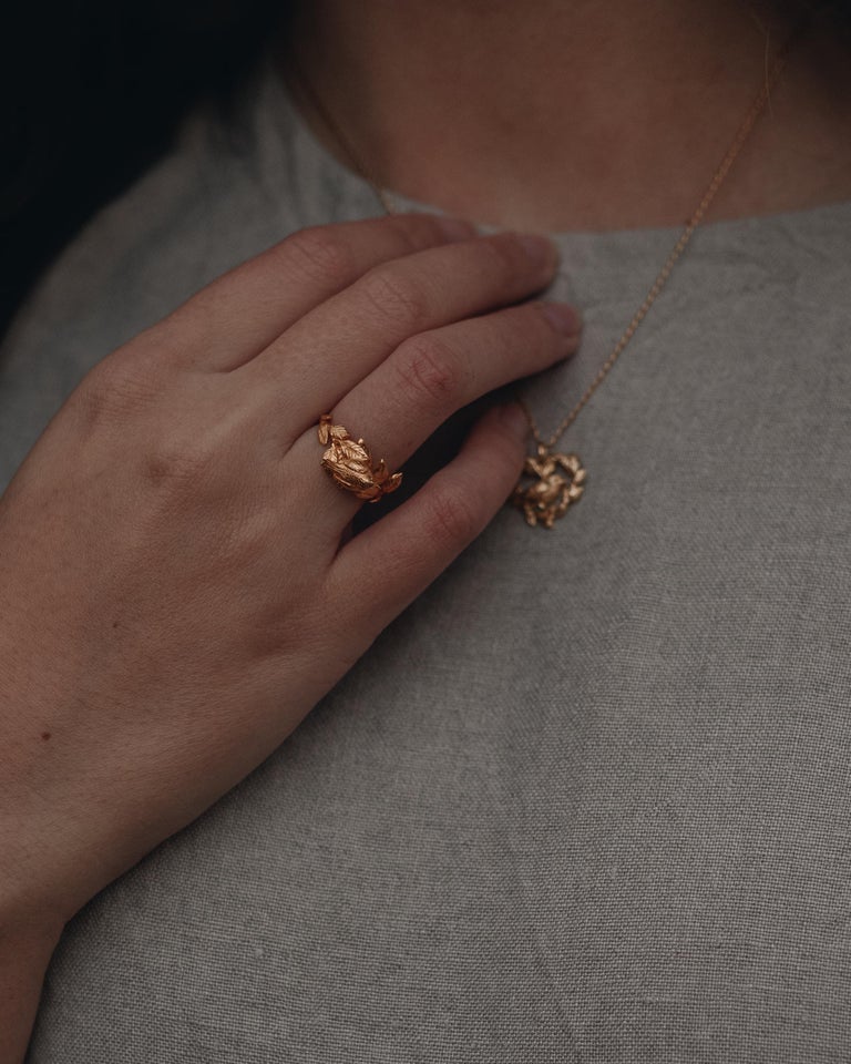 Solid 18 Carat Gold Robin Ring For Sale at 1stDibs