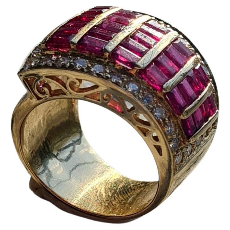 Solid 18K Yellow Gold Ruby and Diamond Designer Ring For Sale at 1stDibs