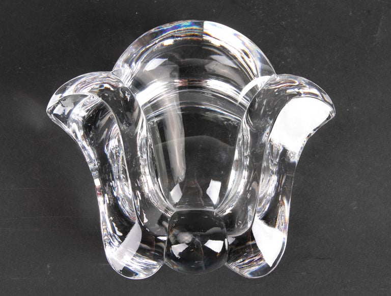 Solid Crystal Ashtray in the Shape of a Flower For Sale at 1stDibs